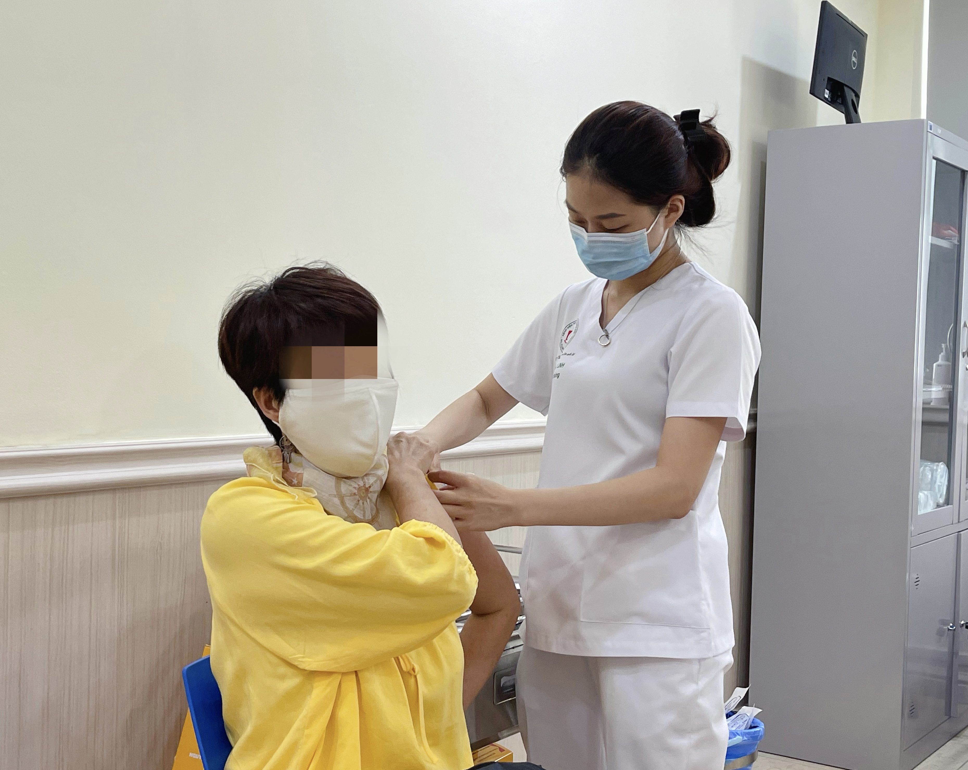 Nhóm người suy giảm miễn dịch đối mặt thế nào với bệnh COVID-19?